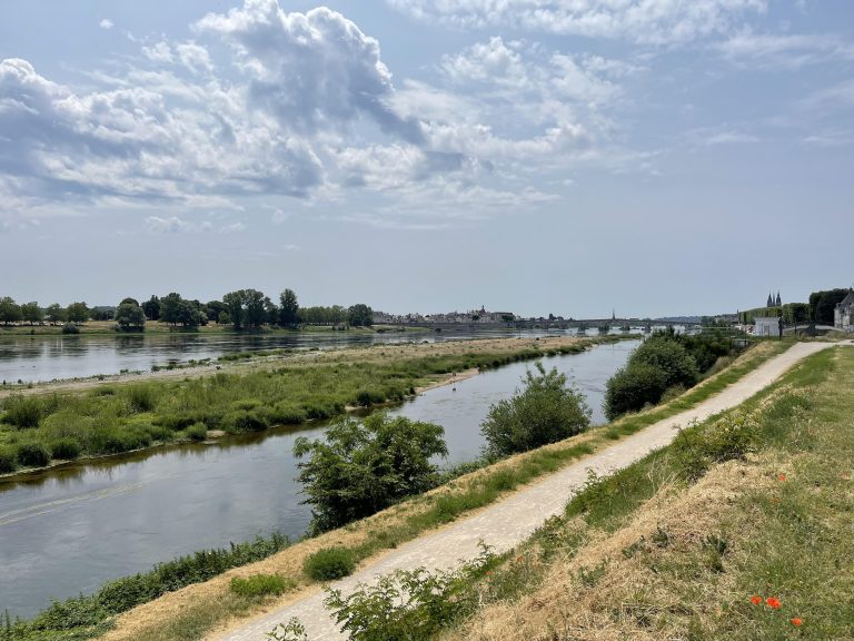 Euro Vélo 6 - La Loire à Vélo, carte et hébergements | Cher | Indre-et ...
